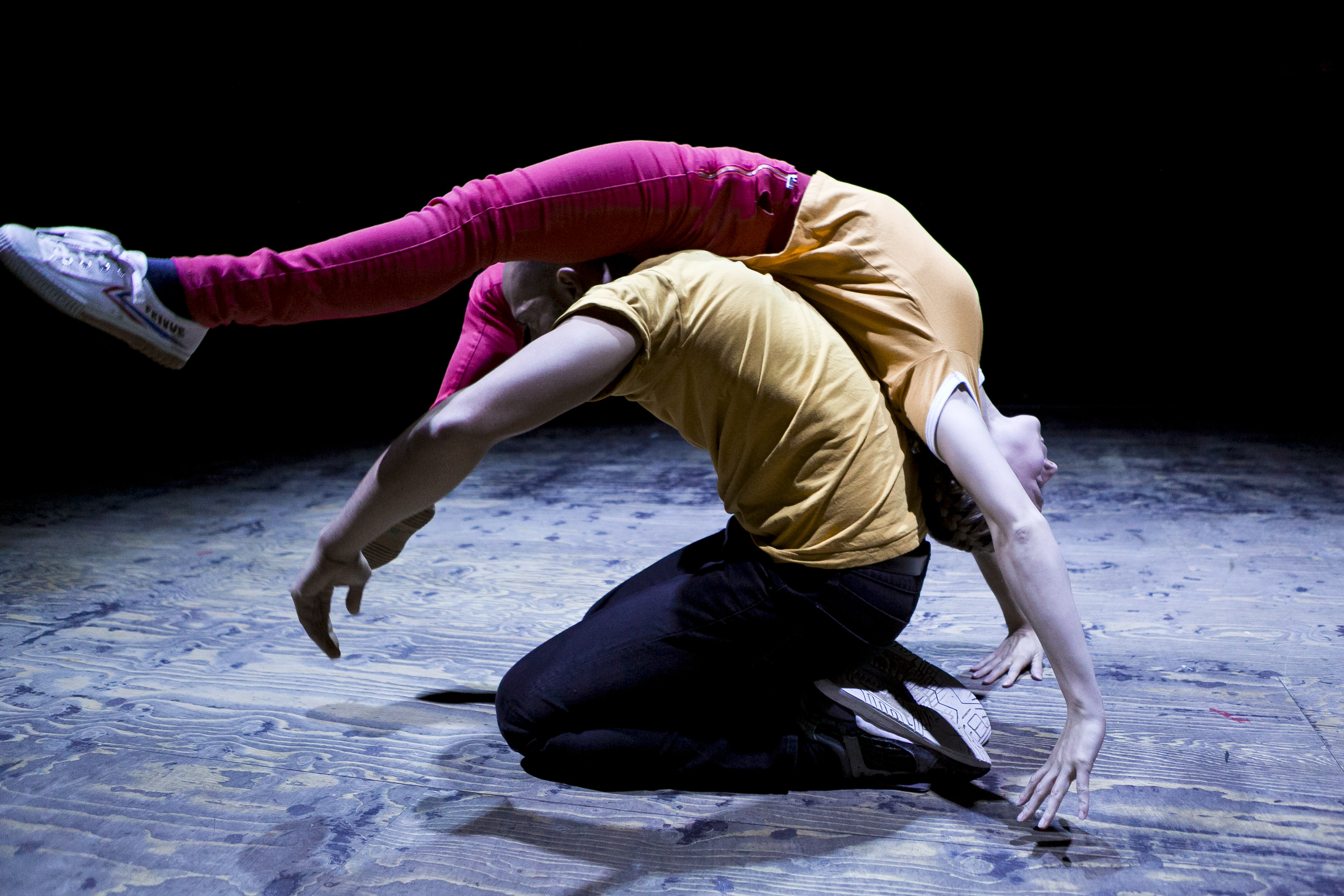 Heroes tour Scotland - aerial acrobatics, dance theatre and ...